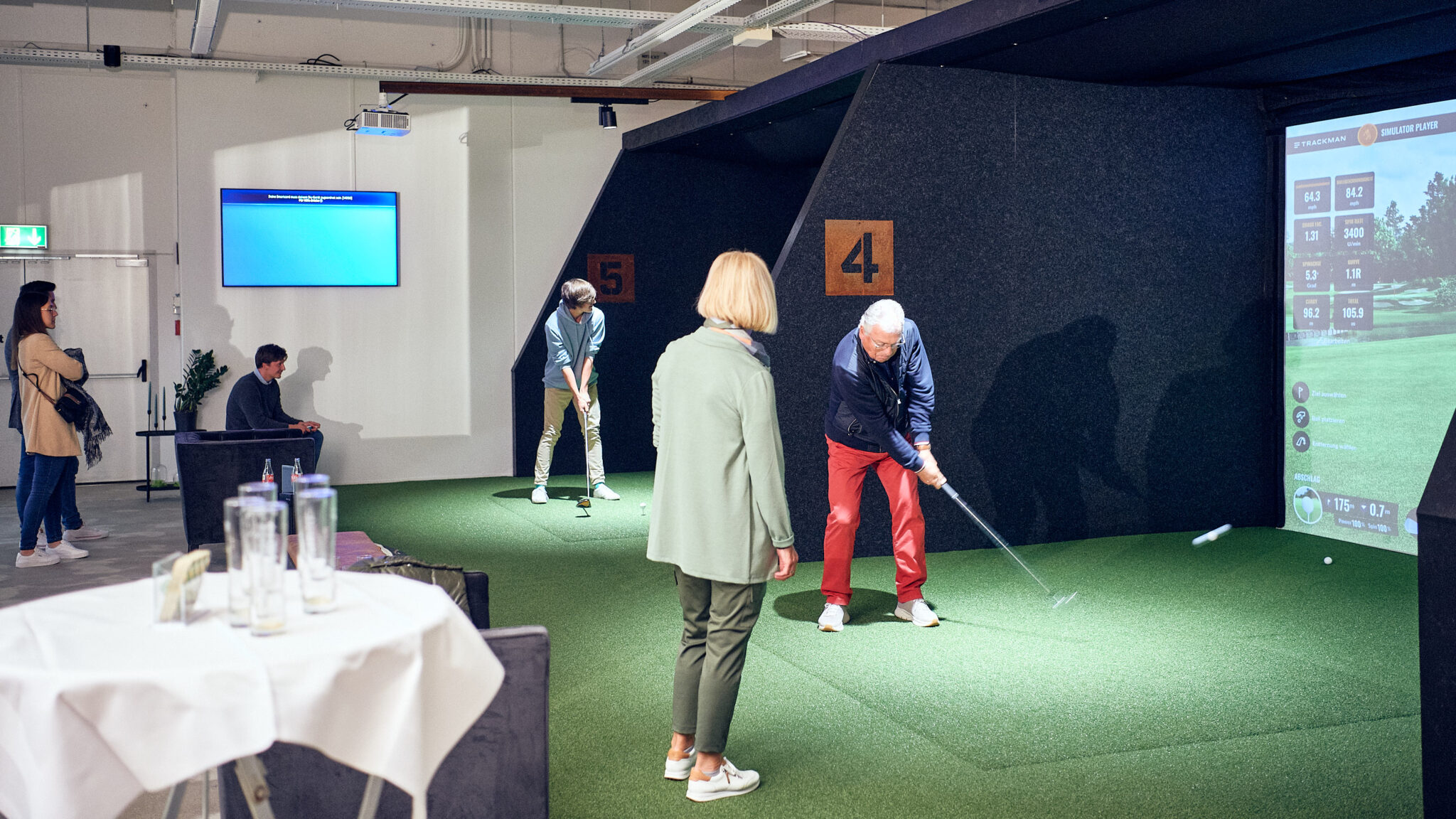 RUFF Golf – Indoor-Golf erobert Leonding – Seite44